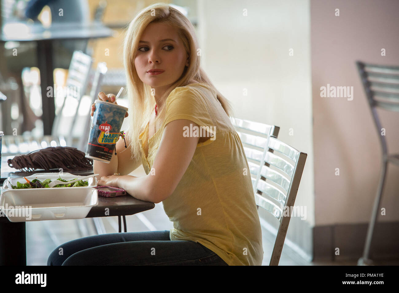 Casey (Abigail Breslin) in TriStar Pictures thriller THE CALL Stock Photo - Alamy