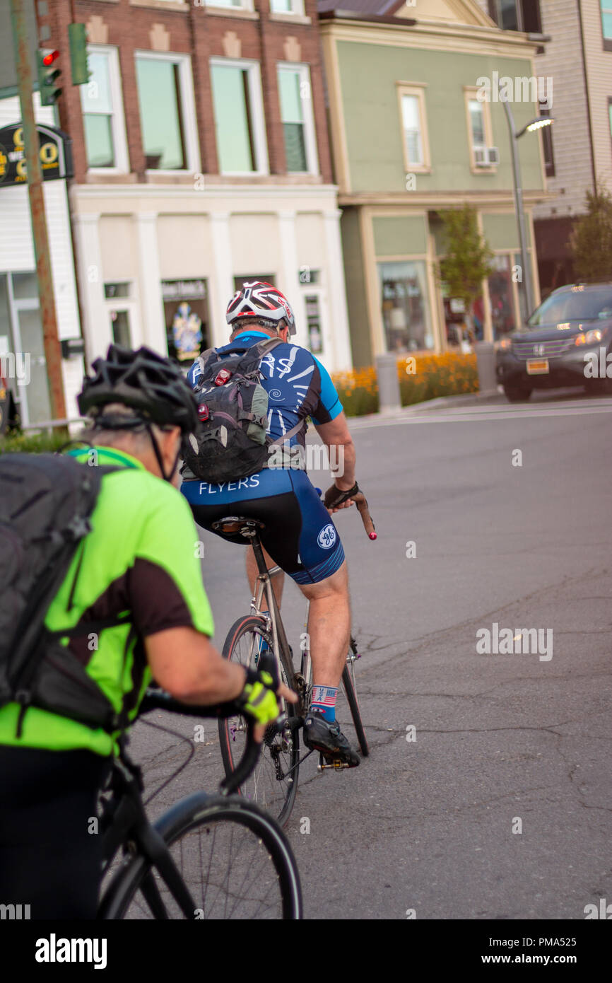 Two bike riders hi-res stock photography and images - Alamy