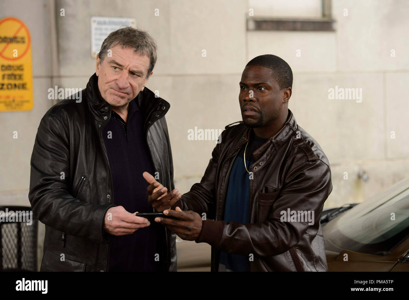 (L-r) ROBERT DE NIRO as Billy "The Kid" McDonnen and KEVIN HART as ...