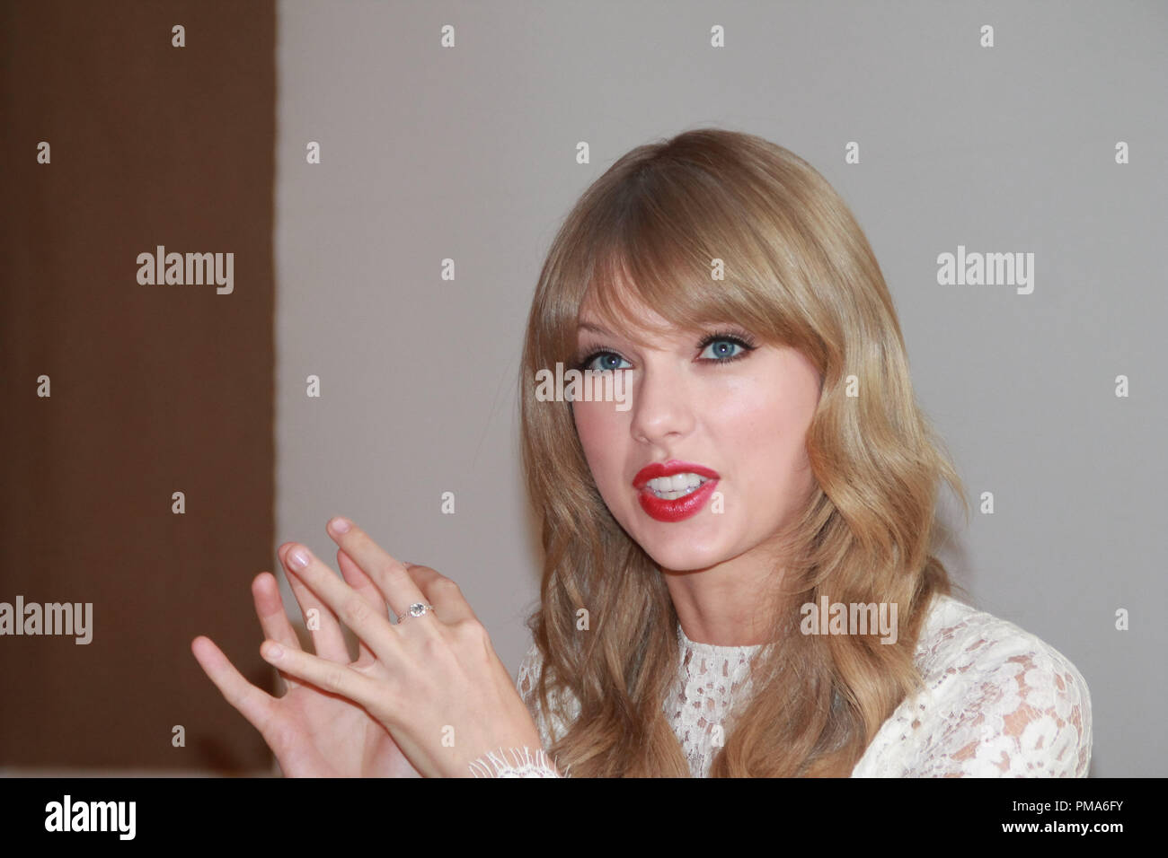 Taylor Swift "One Chance" Portrait Session, November 21, 2013 ...