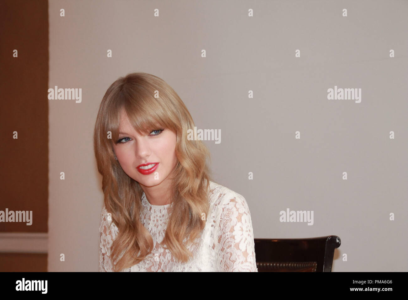 Taylor Swift "One Chance" Portrait Session, November 21, 2013 ...