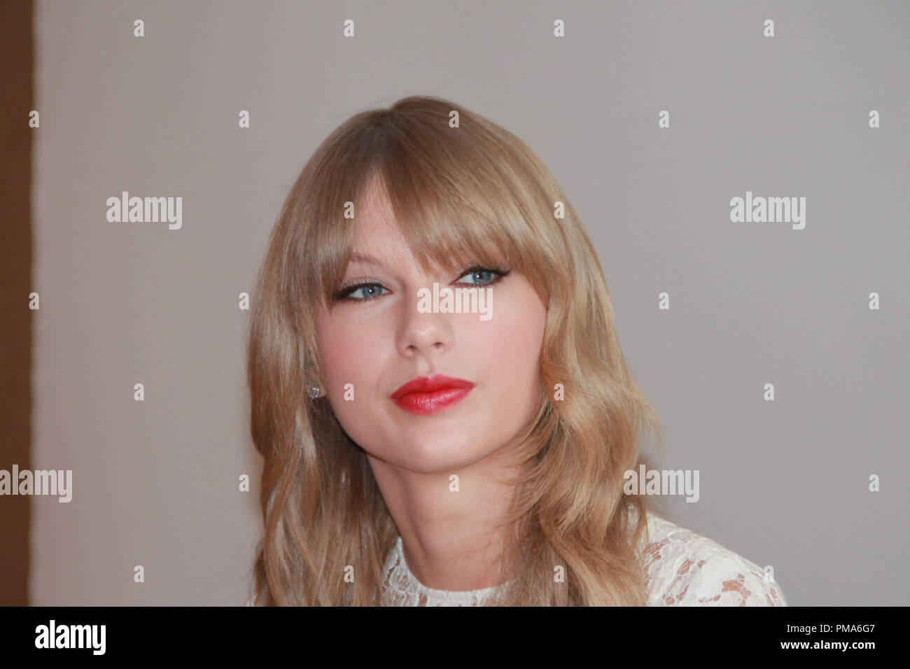 Taylor Swift "One Chance" Portrait Session, November 21, 2013 ...