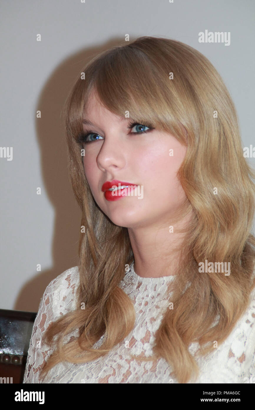 Taylor Swift "One Chance" Portrait Session, November 21, 2013 ...