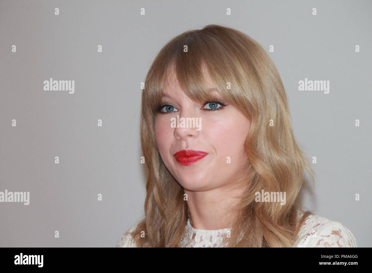 Taylor Swift "One Chance" Portrait Session, November 21, 2013 ...