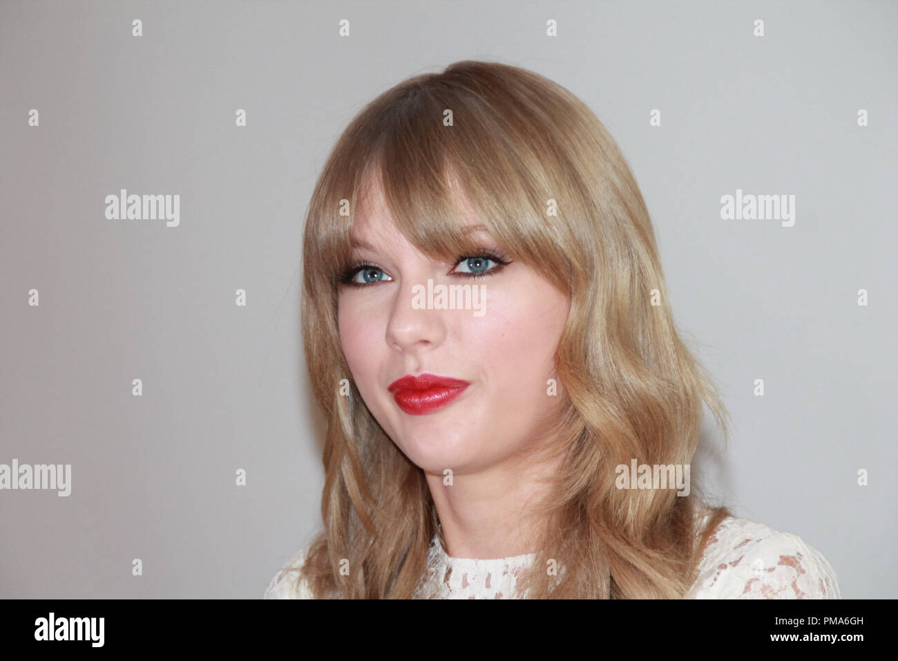 Taylor Swift "One Chance" Portrait Session, November 21, 2013 ...