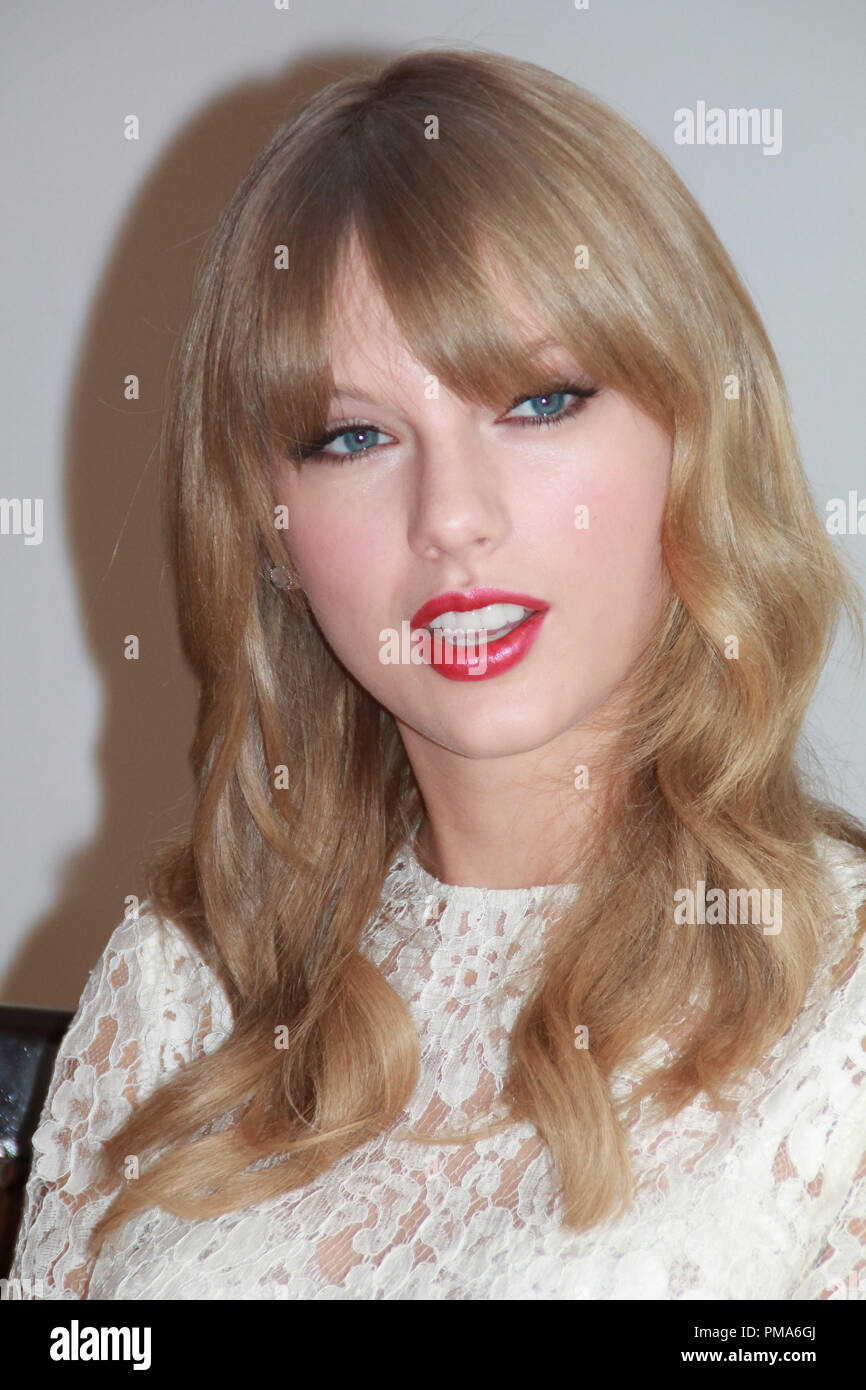 Taylor Swift "One Chance" Portrait Session, November 21, 2013 ...