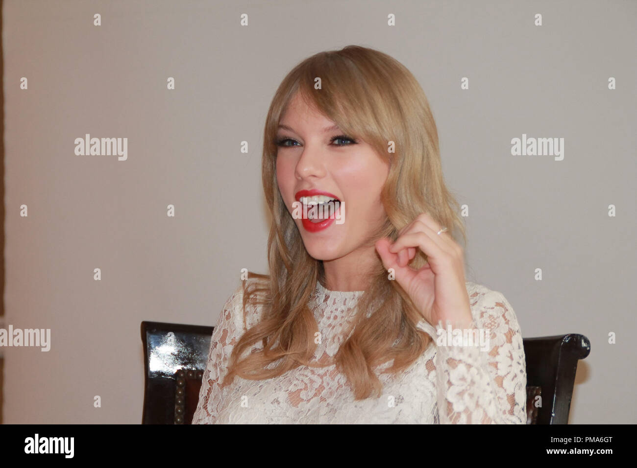 Taylor Swift "One Chance" Portrait Session, November 21, 2013 ...