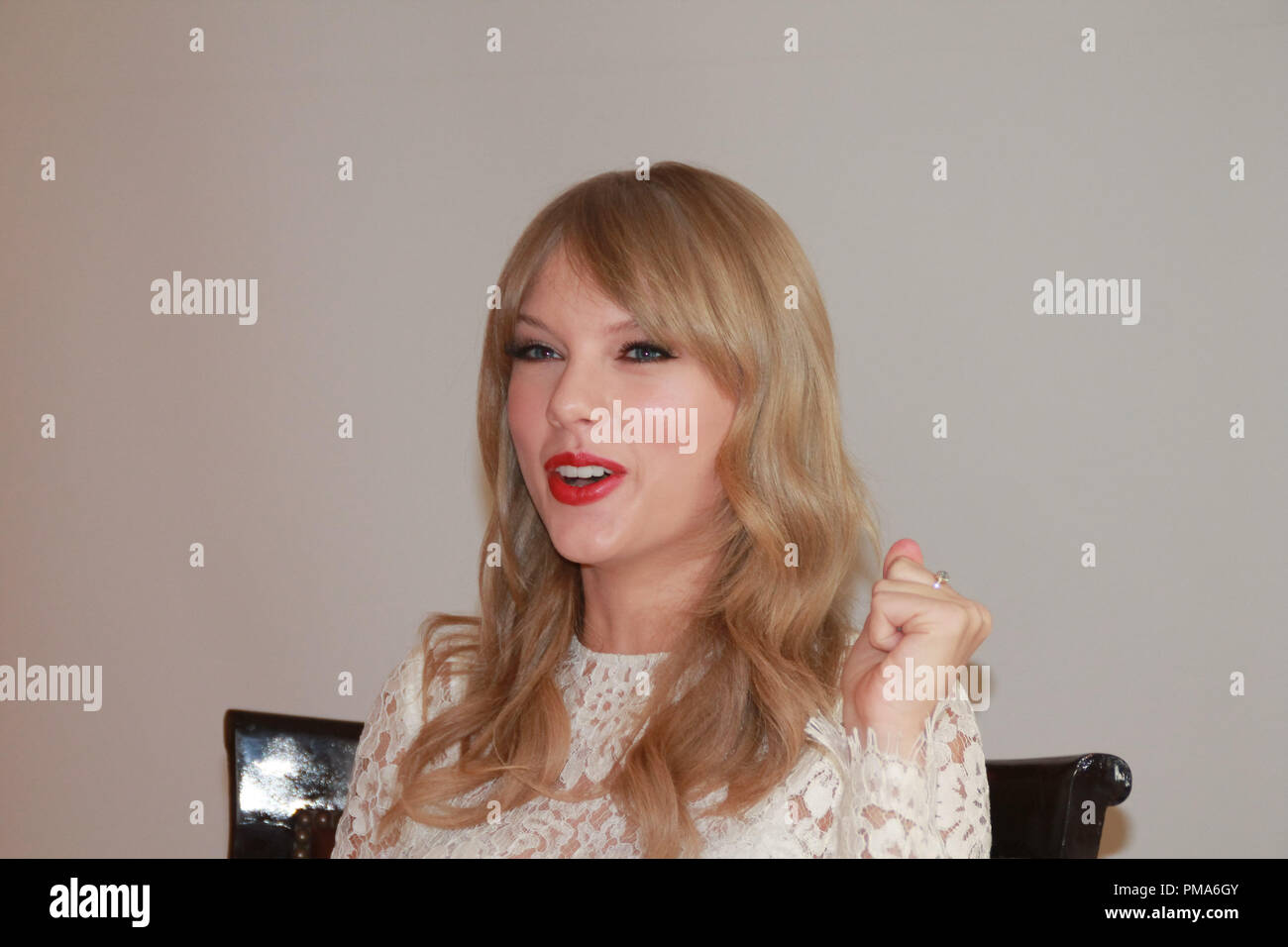 Taylor Swift "One Chance" Portrait Session, November 21, 2013 ...