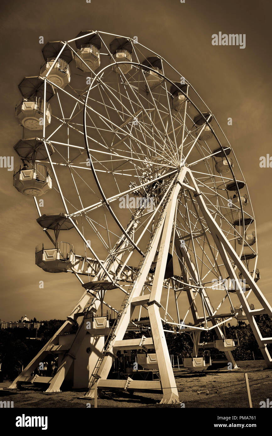 Giant wheel in Portugal black nd white Stock Photo - Alamy