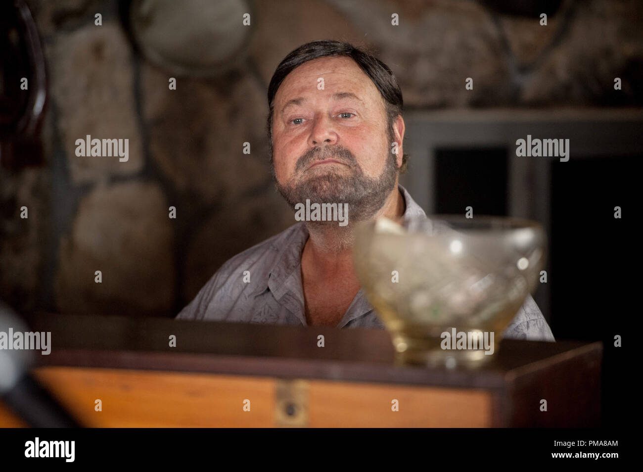 Lounge singer on piano hi-res stock photography and images - Alamy
