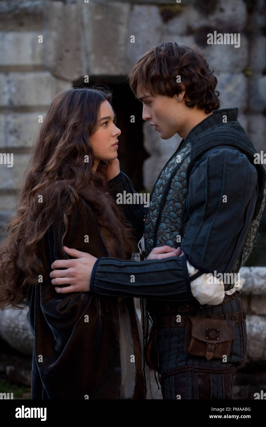 Still of Hailee Steinfeld and Douglas Booth in Romeo and Juliet Stock ...