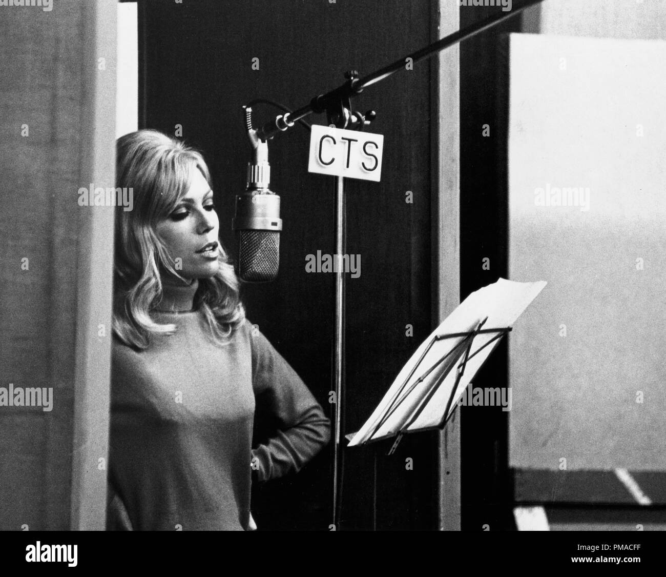 Recording studio 1960s hi-res stock photography and images - Alamy