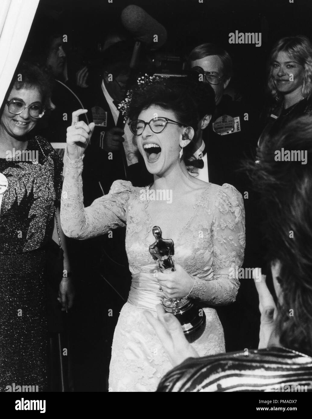 Marlee matlin awards hi-res stock photography and images - Alamy