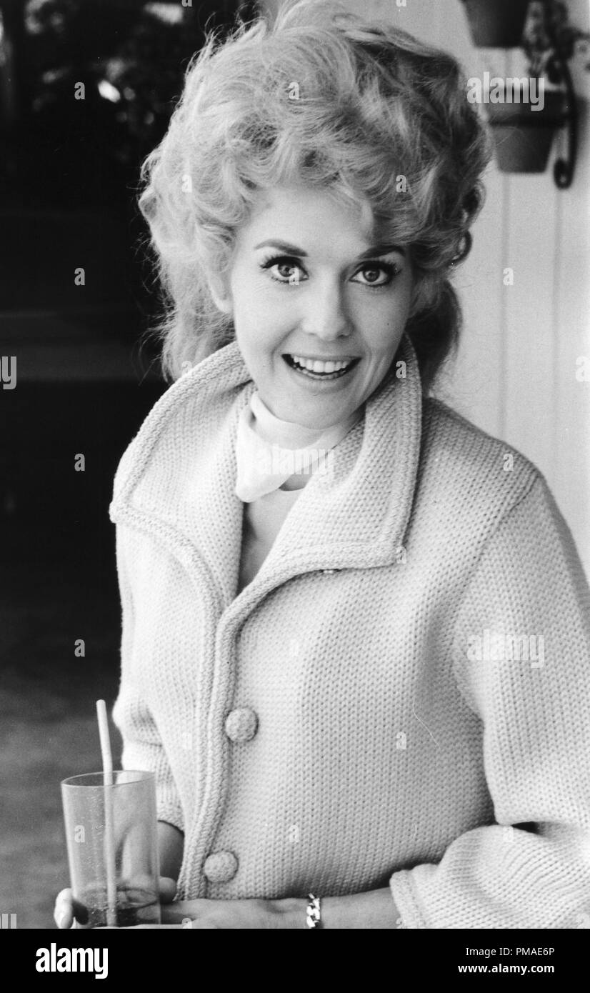 Donna douglas the beverly hillbillies hi-res stock photography and ...
