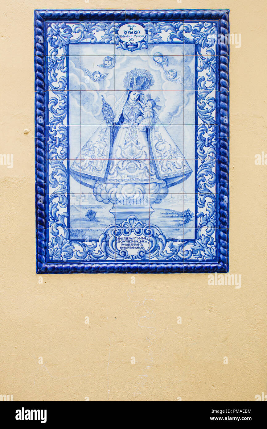Mural of blue tiles hi-res stock photography and images - Alamy
