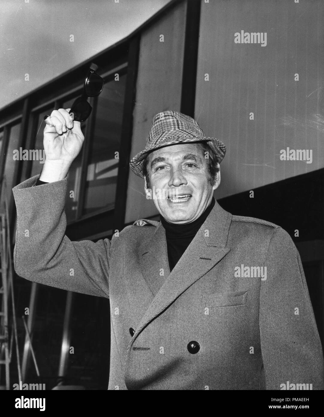 Gene barry hi-res stock photography and images - Alamy