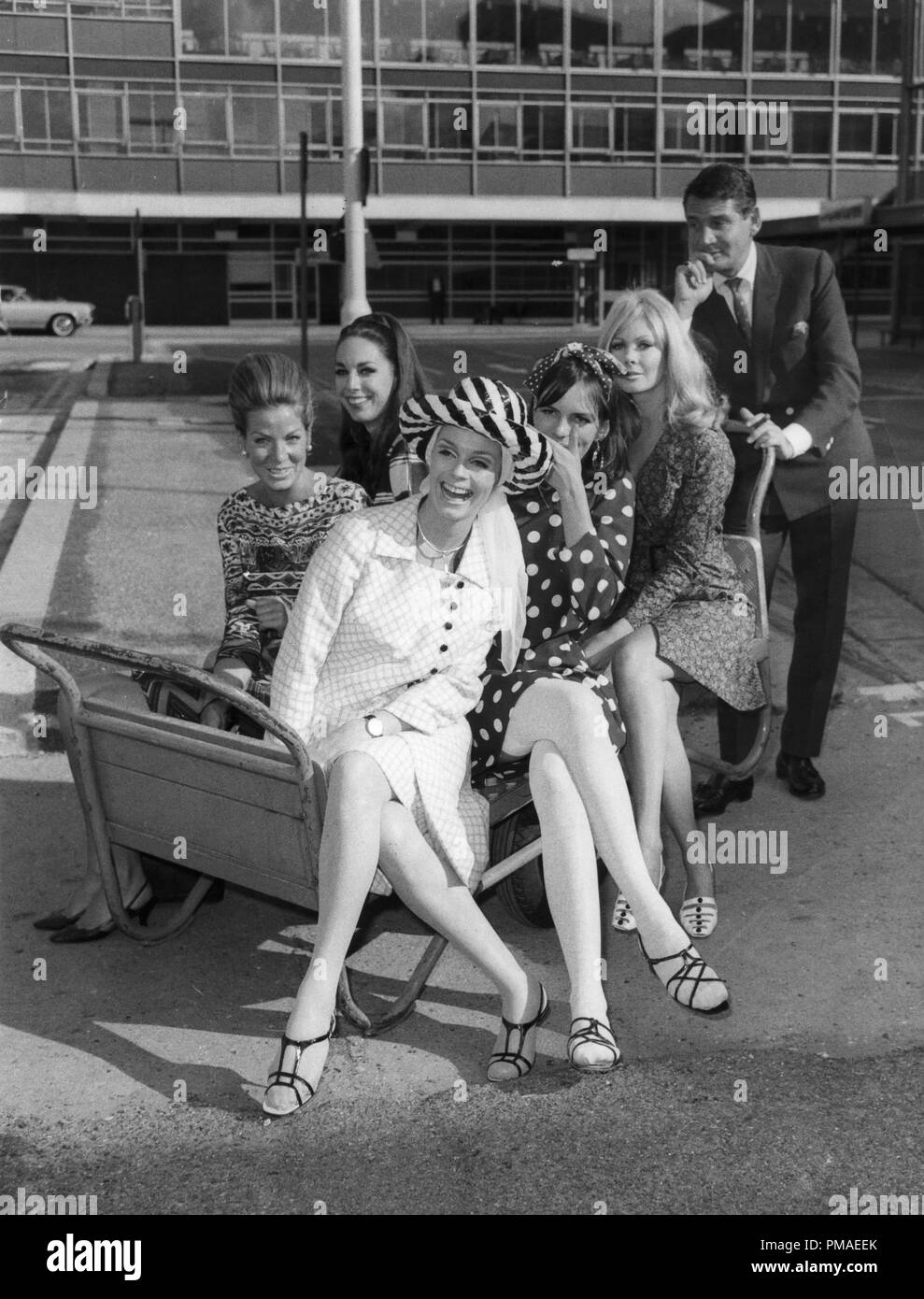 Gene barry hi-res stock photography and images - Alamy