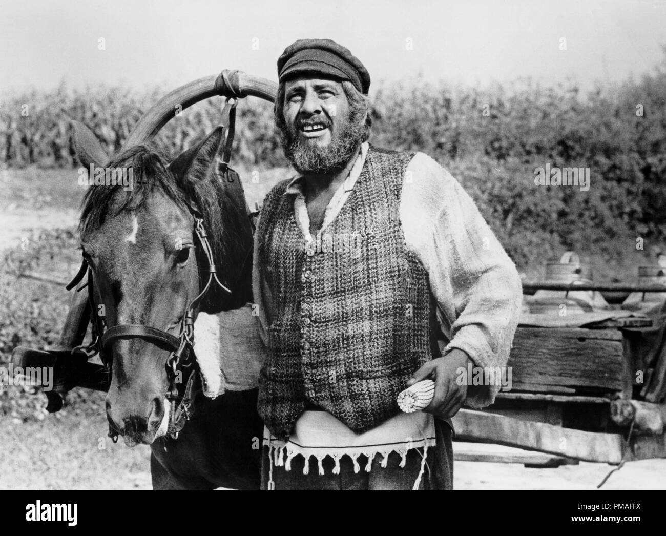 Topol fiddler on the roof 1967 hi-res stock photography and images - Alamy