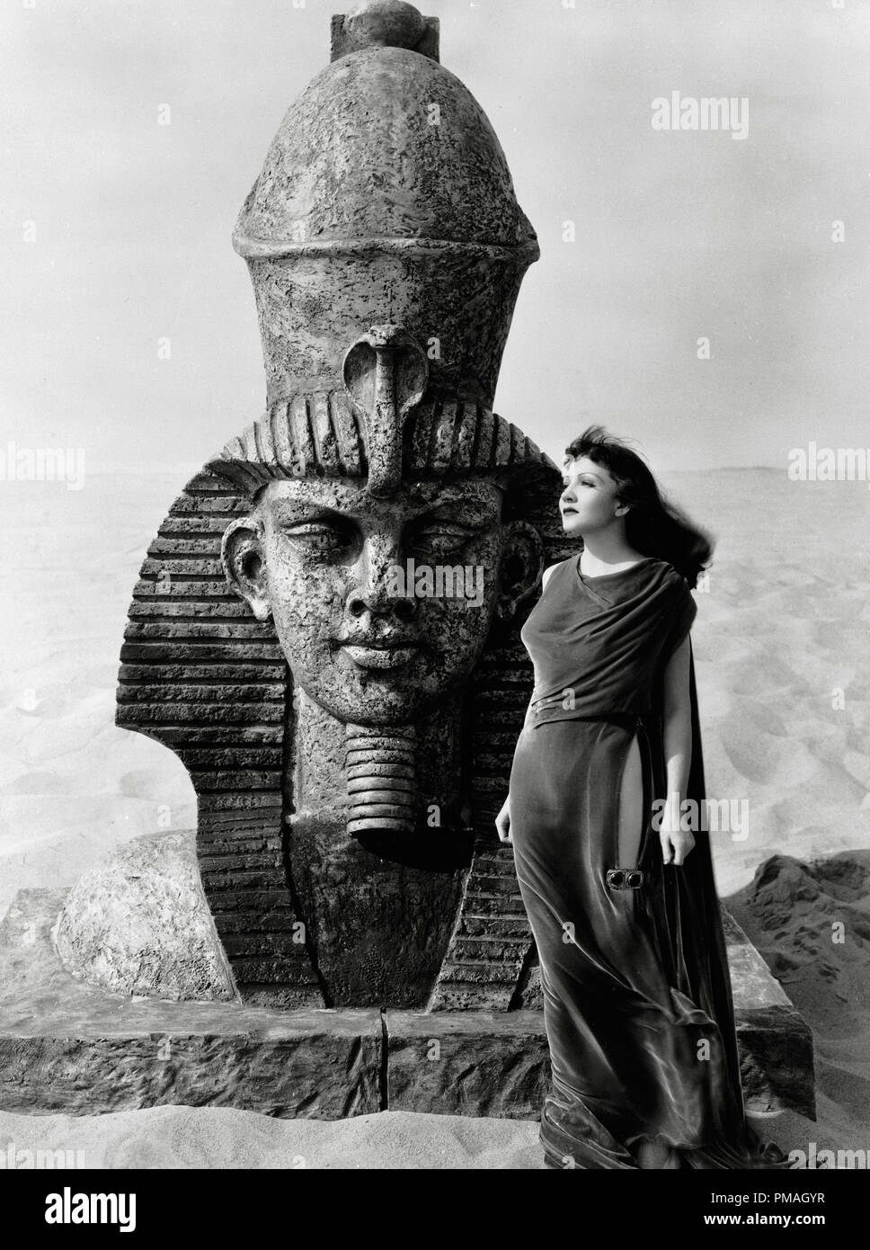 Cleopatra Claudette Colbert High Resolution Stock Photography and ...
