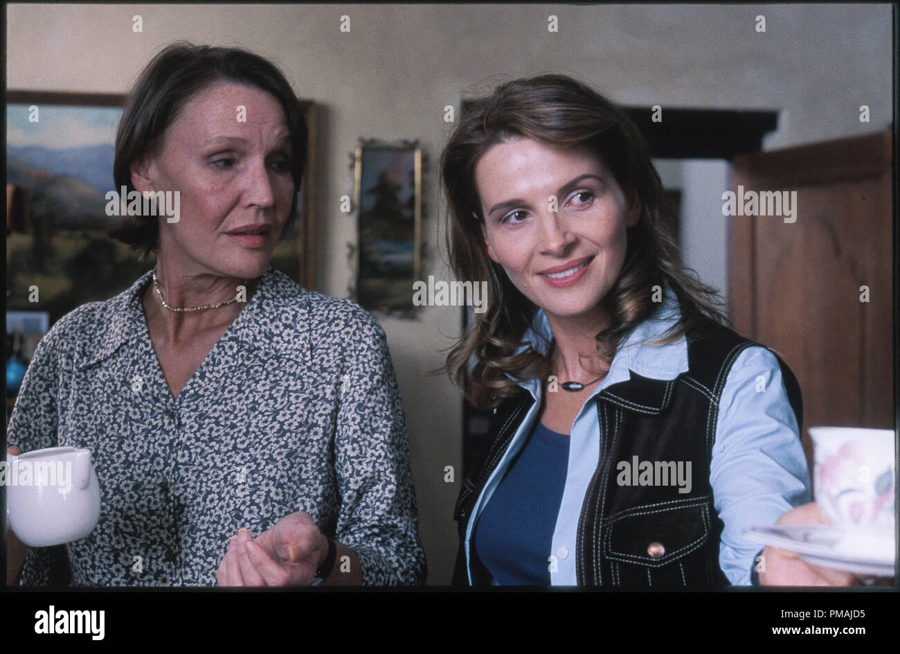 Left: Aletta Bezuidenhout as Elsa Right: Juliette Binoche as Anna Malan ...