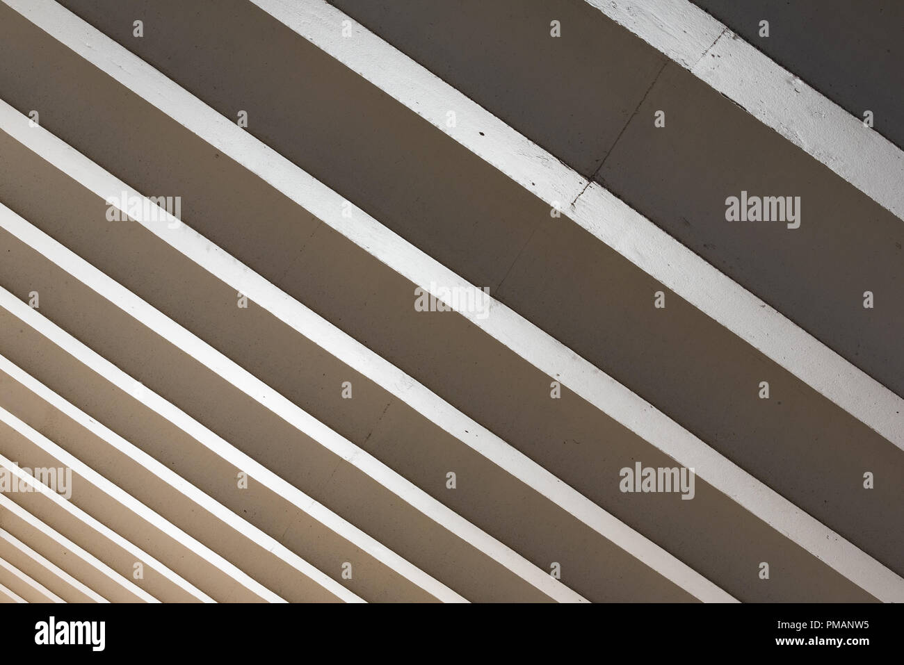 Parallel beams hi-res stock photography and images - Alamy