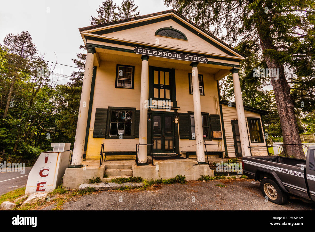 Colebrook Store Built 1812 Colebrook, Connecticut, USA Stock Photo - Alamy