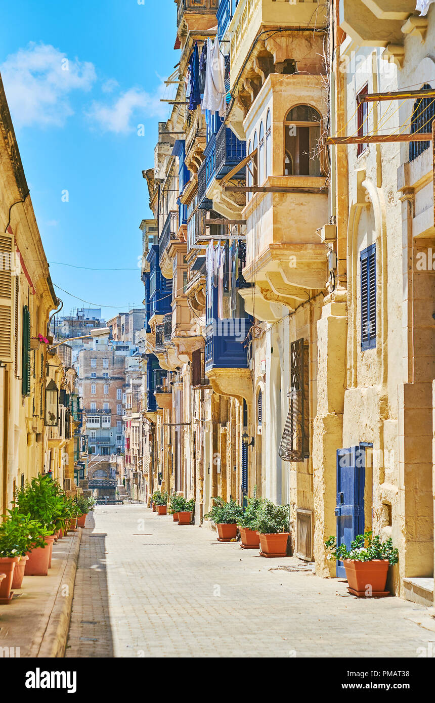 Old maltese houses building hi-res stock photography and images - Alamy