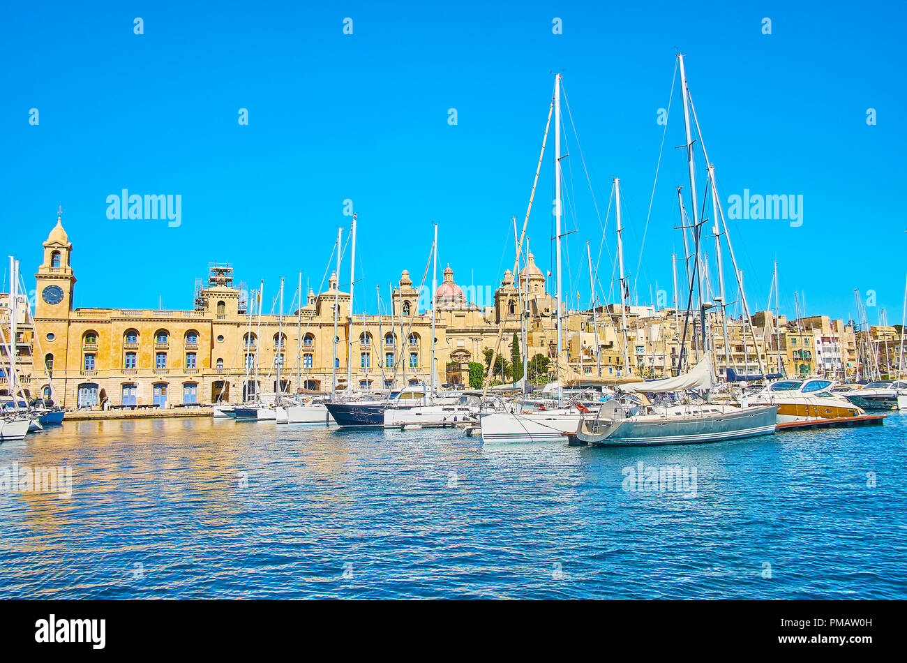 Marina full of yachts hi-res stock photography and images - Alamy