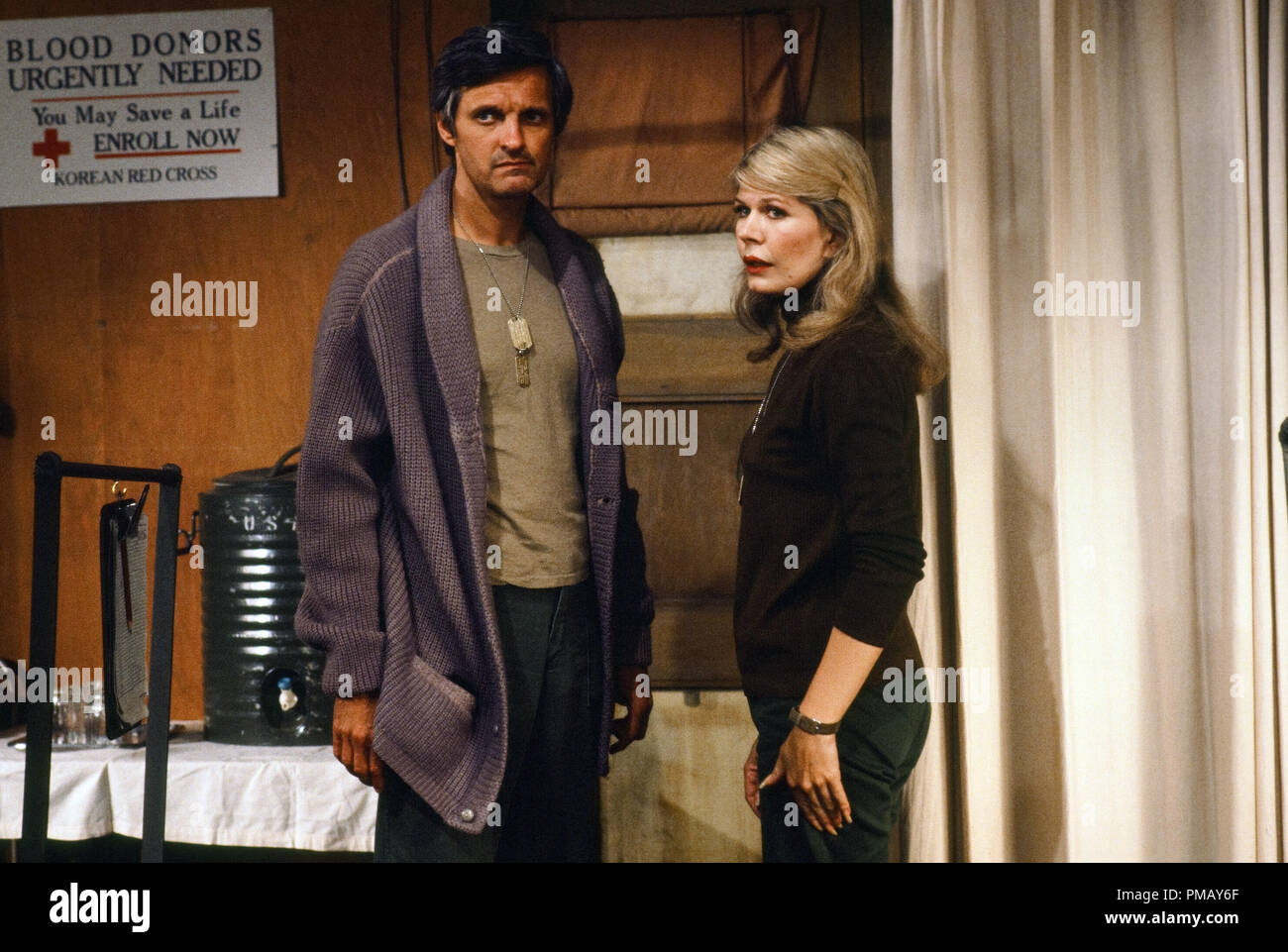 Alan alda m.a.s.h hi-res stock photography and images - Alamy