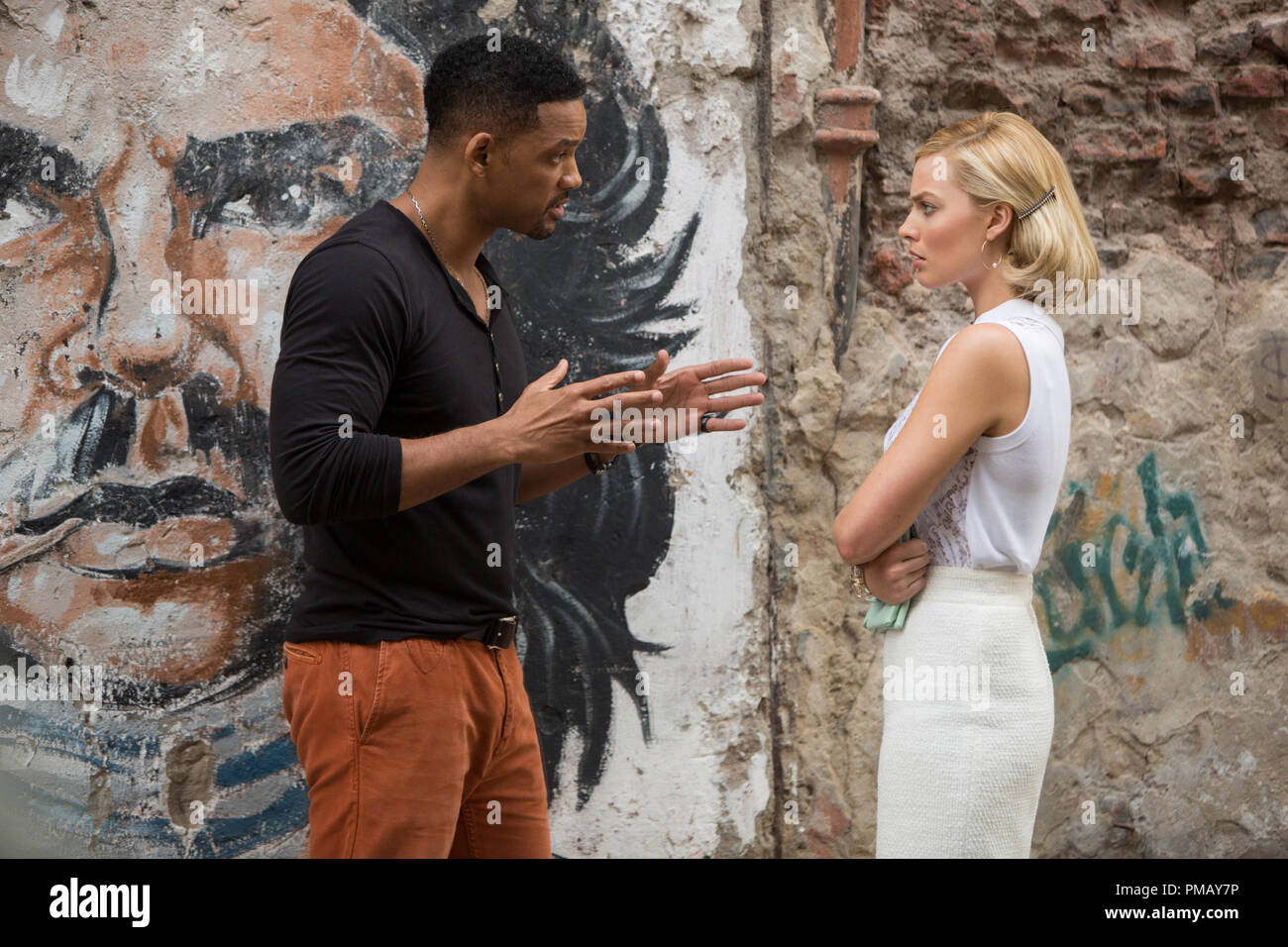 L R Will Smith Stars As Nicky And Margot Robbie As Jess In Warner Bros Pictures Heist Film