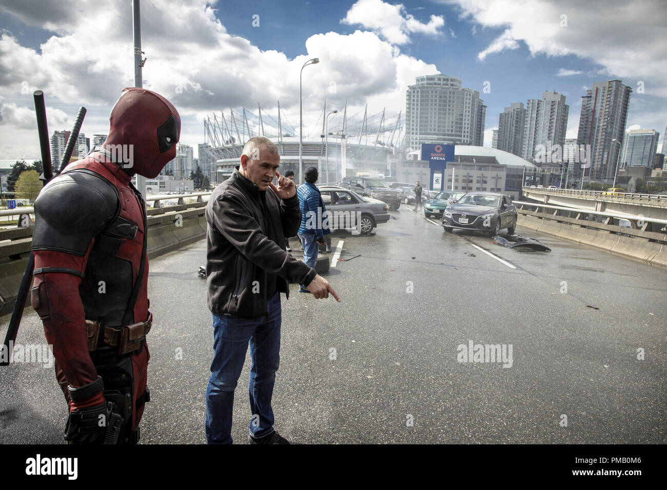 Tim Miller directs Ryan Reynolds on the set of DEADPOOL Stock Photo - Alamy