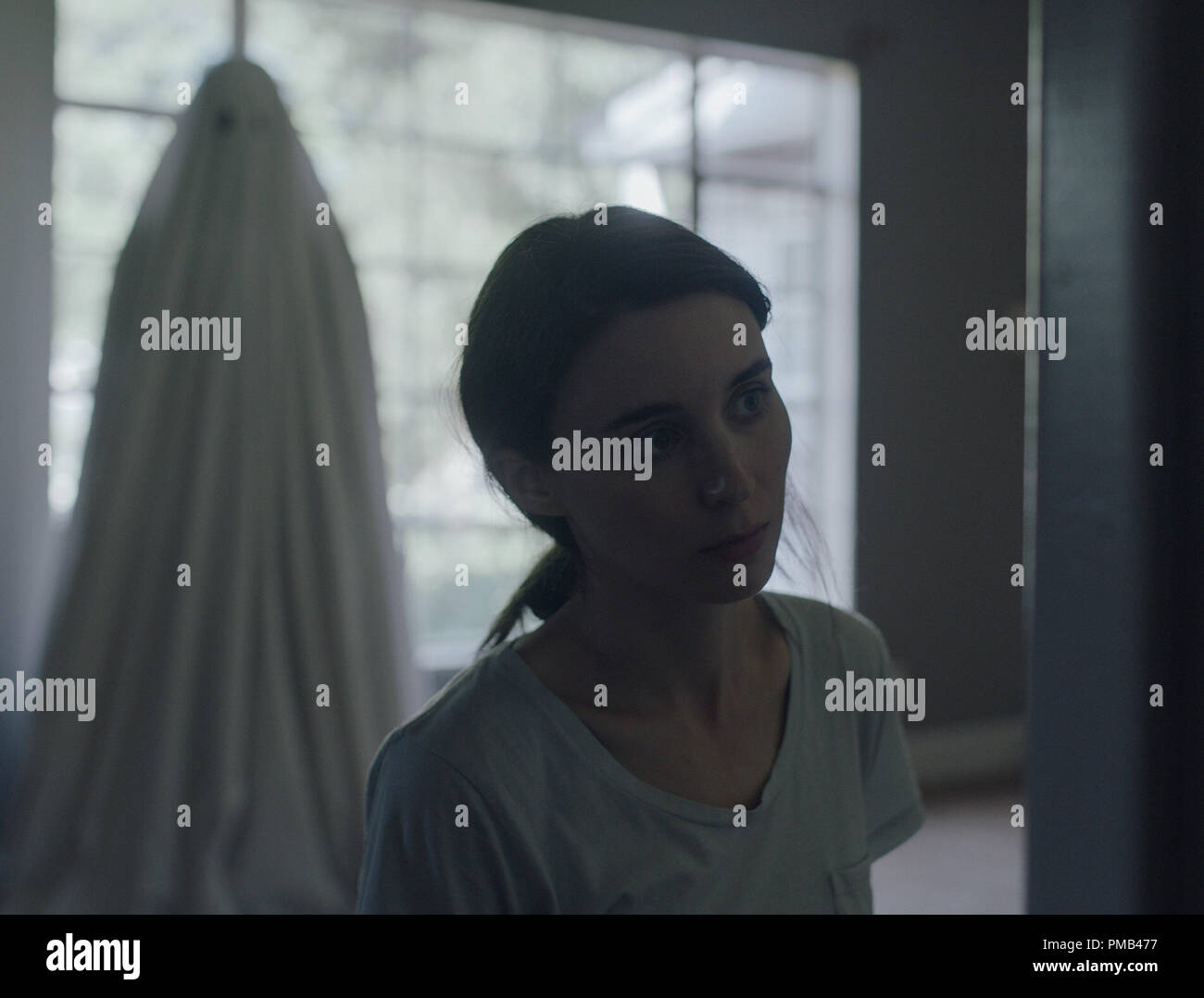 Rooney Mara, "A Ghost Story" (2017) A24 Stock Photo - Alamy