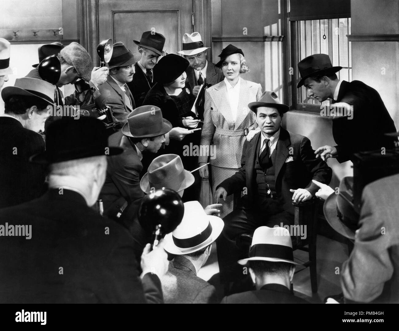 Jean Arthur, Edward G. Robinson, "The Whole Town's Talking" (1935 ...