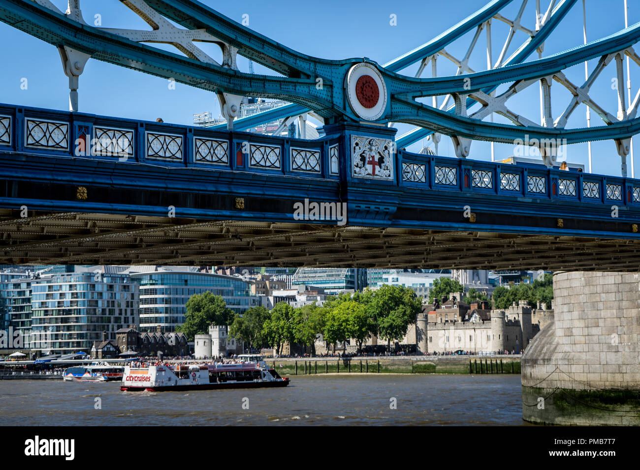 Bridges around the world hi-res stock photography and images - Alamy