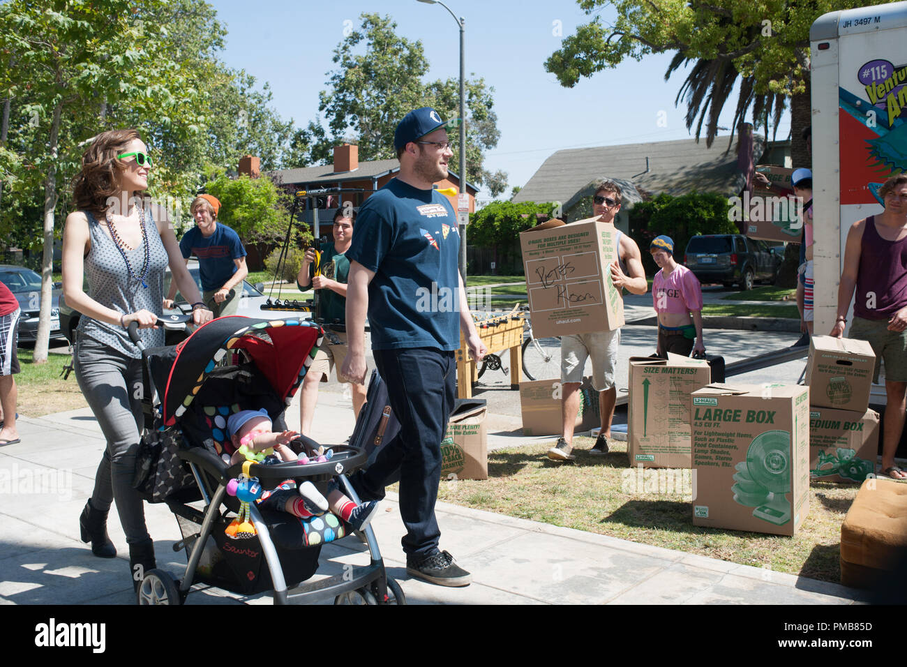Kelly (ROSE BYRNE) and Mac Radner (SETH ROGEN) in "Neighbors", a comedy ...