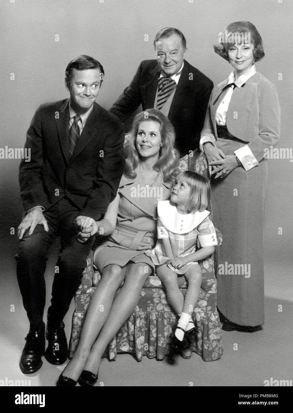Dick York, Elizabeth Montgomery,Maurice Evans,Agnes Moorehead, Erin Murphy "Bewitched" circa ...