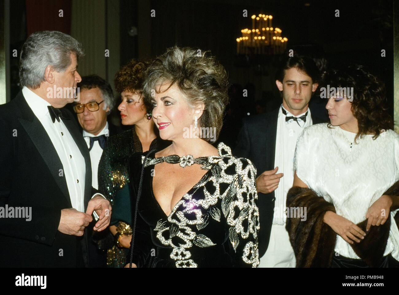 Elizabeth taylor 1985 hi-res stock photography and images - Alamy