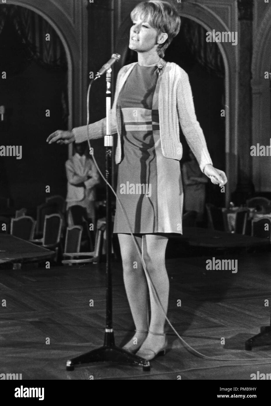 Petula clark 1960s hi-res stock photography and images - Alamy