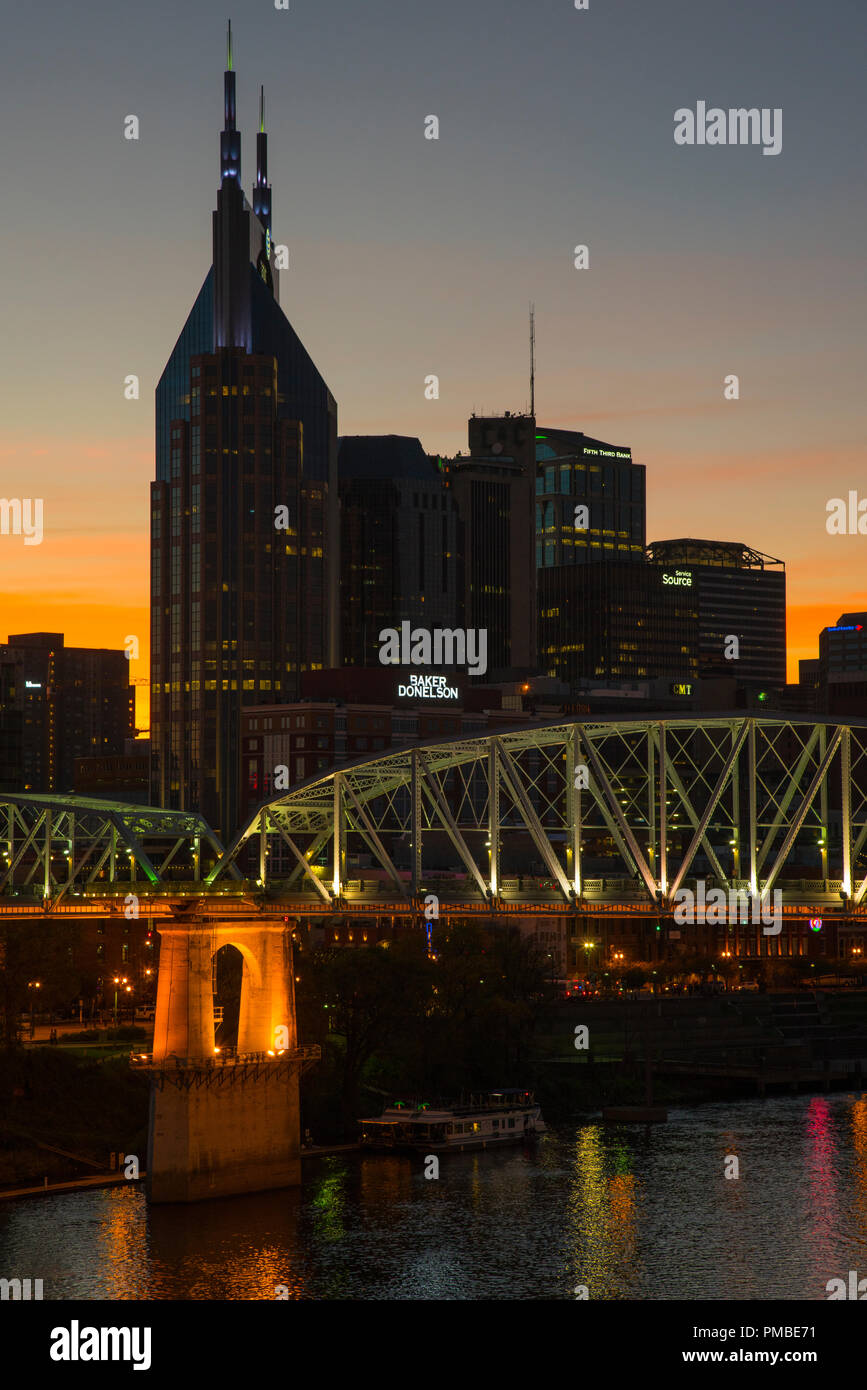 Nashville skyline at sunset. Nashville, Tennessee Stock Photo - Alamy