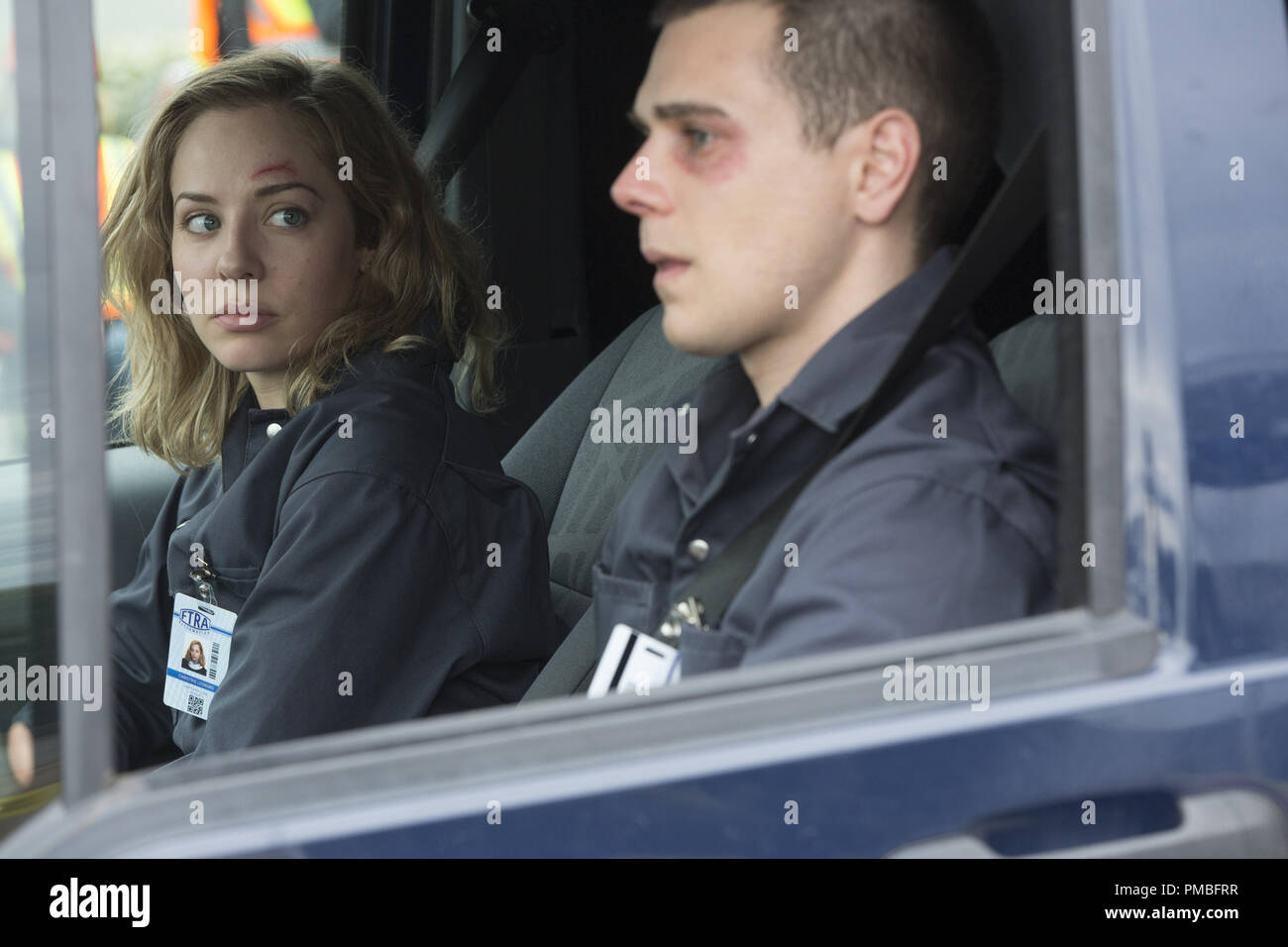 MacKenzie Porter, Jared Abrahamson, "Travelers" Season 1 (2016) Netflix ...