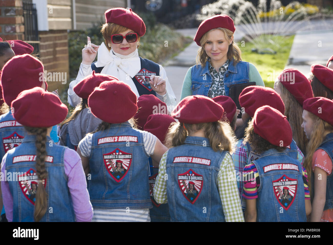 (L to R) Michelle Darnell (MELISSA MCCARTHY) and Claire (KRISTEN BELL ...
