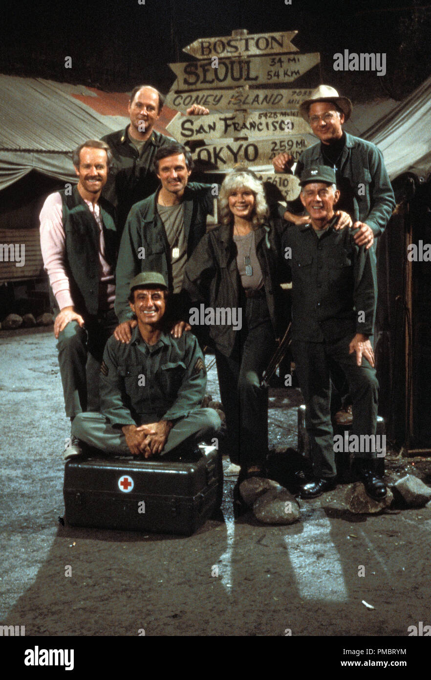 Studio Publicity Still from "M.A.S.H." Mike Farrell, Jamie Farr, Alan ...