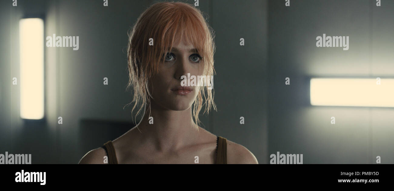 Mackenzie davis blade runner 2049 hi-res stock photography and images ...
