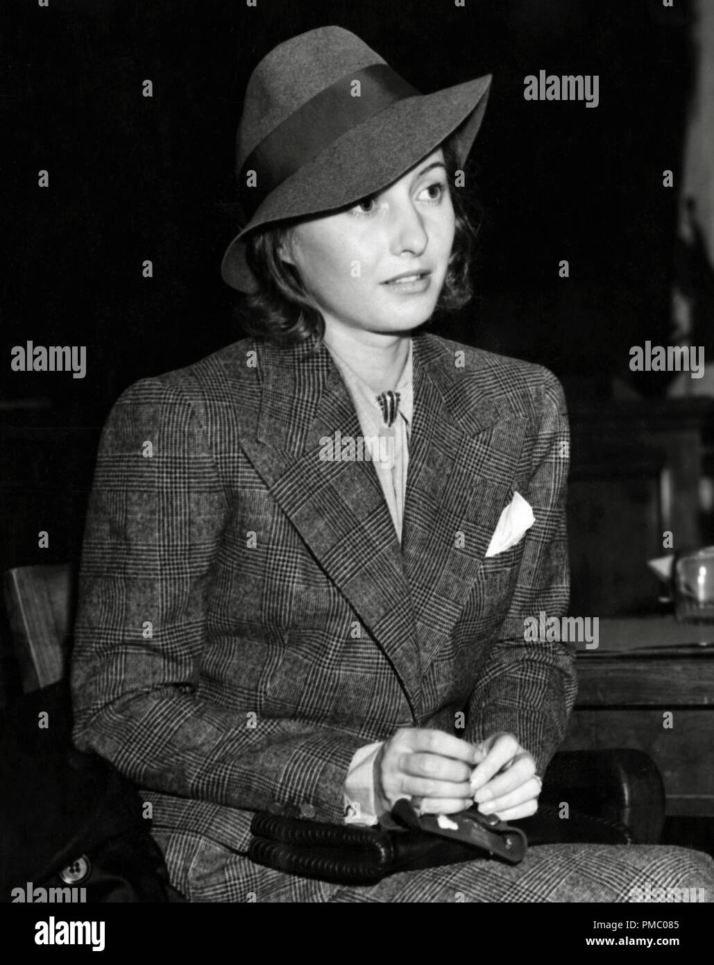 Barbara Stanwyck during her divorce court hearing, 1937 File Reference ...
