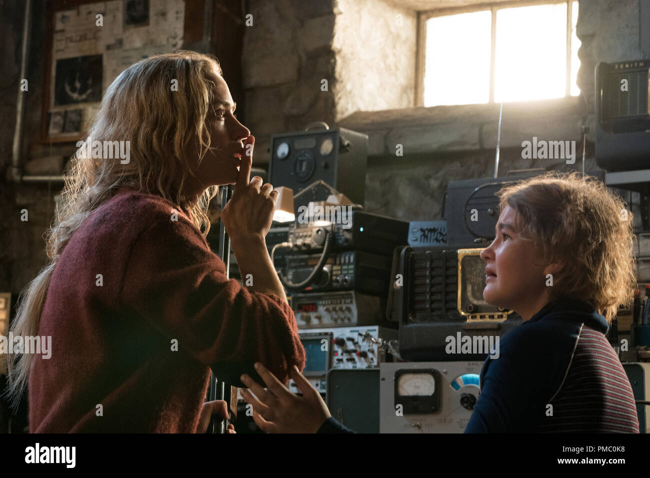 Left right emily blunt hi-res stock photography and images - Alamy
