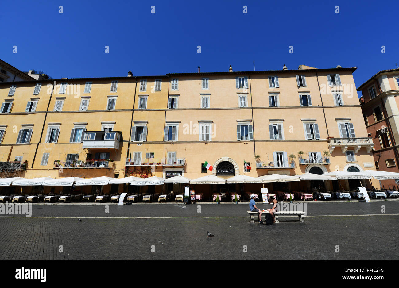 Empty piazza hi-res stock photography and images - Alamy
