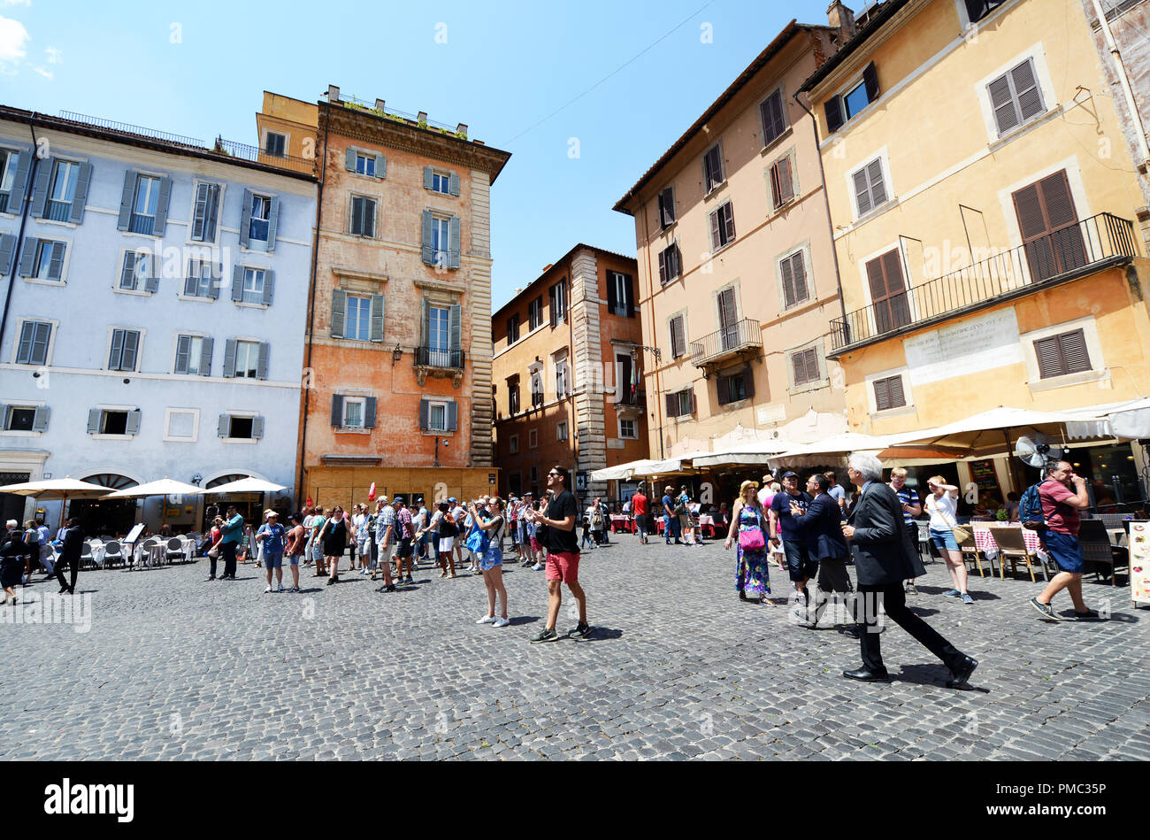 Piazza della Rotonda in Rome Stock Photo - Alamy