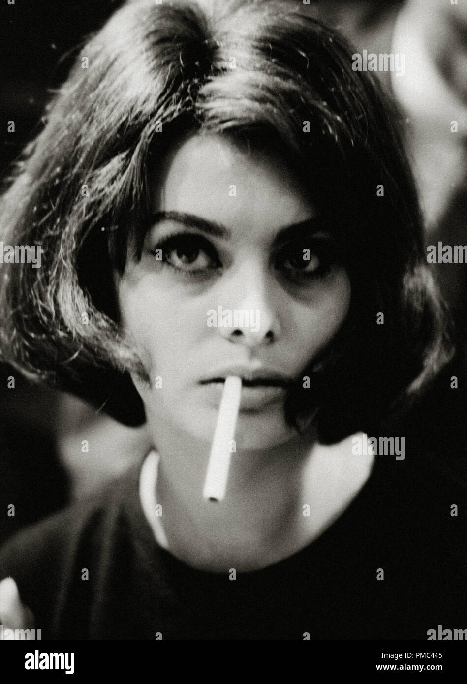 Cigarette smoking sophia loren hi-res stock photography and images - Alamy