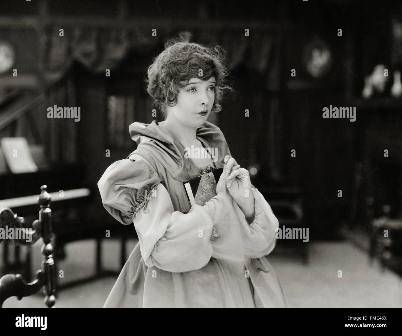Lillian gish 1918 hi-res stock photography and images - Alamy