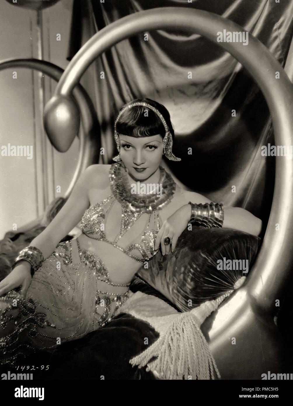 Claudette colbert in cleopatra 1934 hi-res stock photography and images - Alamy